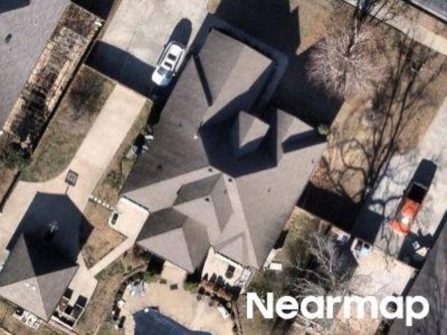 NE Oaktrace Ave