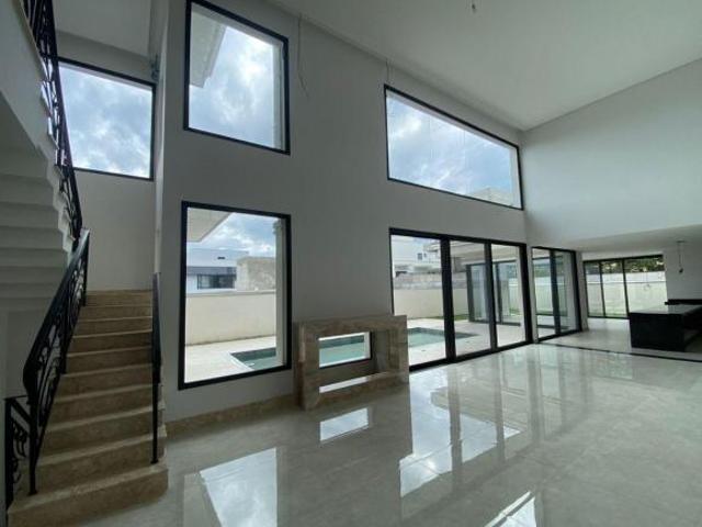 Neo Clássica, empoderada e nova! Casa disponível para venda no Urbanova!