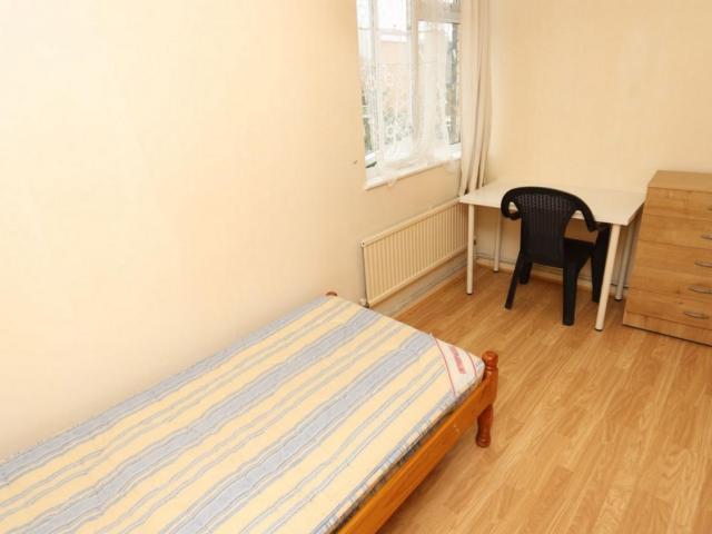 Neat double bedroom next to the University of East London Has a Room