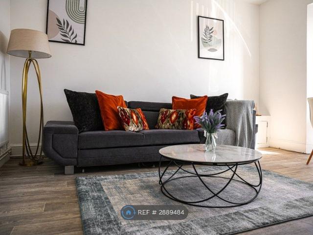 Neath Road, Swansea SA1, 2 bed flat to rent, £950 pcm | PrimeLocation