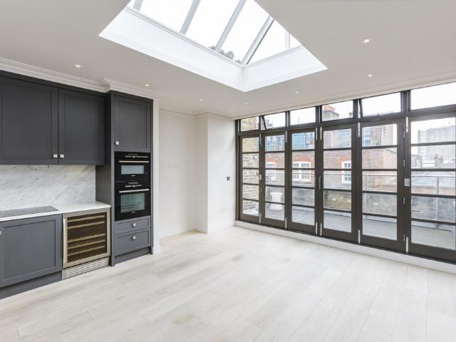 Neal Street, Seven Dials WC2 2 bed apartment to rent £7,367 pcm £1,700 pw