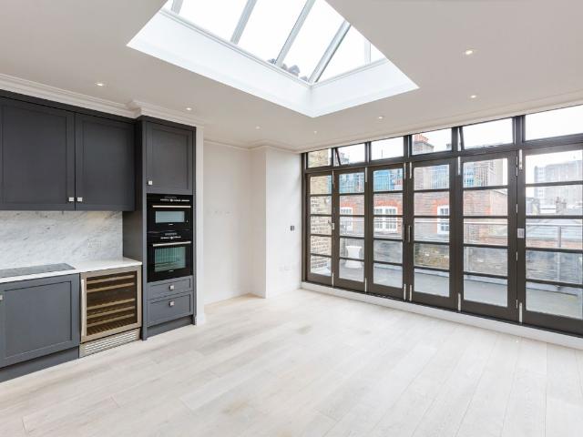 Neal Street, Seven Dials WC2H, 2 bed flat to rent, £7,367 pcm | PrimeLocation