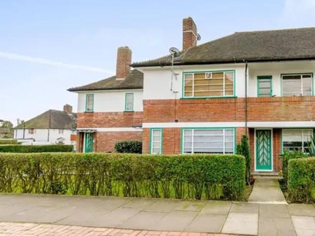 Neale Close, London, N2 0LE, United Kingdom | 2 bed house for rent #165478167 | Rentberry