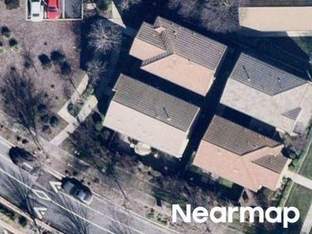Neapolis Ln