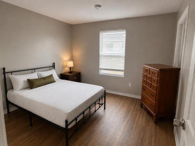 Near Normandy Blvd and 295 | Comfy Mattress + Dres