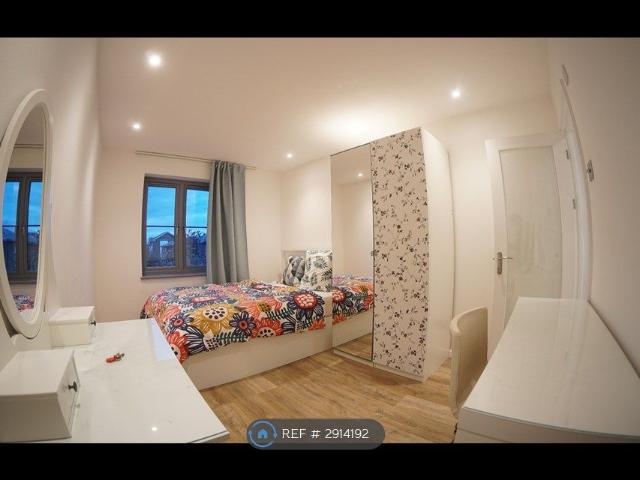 Near Canary Wharf Ensuite River View, London E14, Room to rent, £1,350 pcm | PrimeLocation