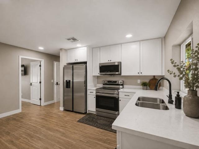 Near Downtown Mesa | Private Bathrooms