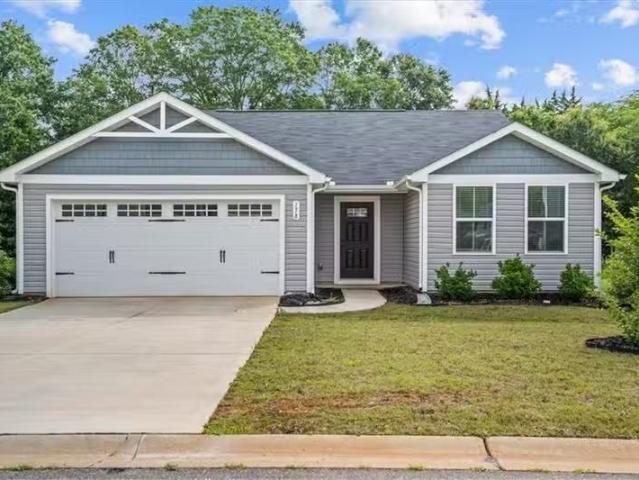 Near Downtown Pendleton 3 Bedroom 2 Bathroom House LIKE NEW.