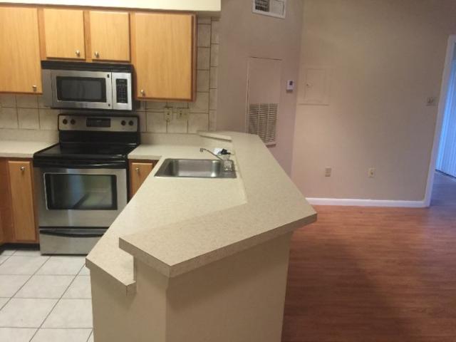 Near HollywoodFort Lauderdale Airport with Washer