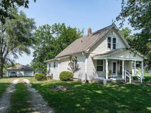 Near Legends Kansas City Ks 3 Bedroom 1.5 Bath Home 15624 Rip.