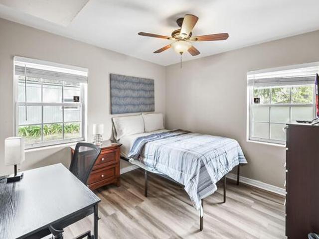 Near San Juan & Lake Shore Renovated Jacksonville home w/ only 4 rooms & living area. Near shopping