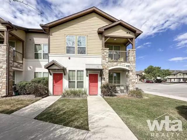 Near UTSA, USAA and the South Texas Medical Center! 6155 ECKH.