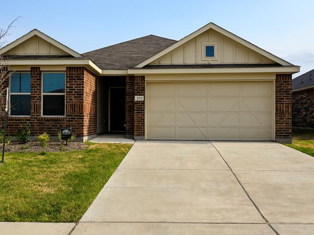 Nearly New 4 Bed, 2 Bath Home in Little Elm – A Perfect Blend of Comfort and Convenience!