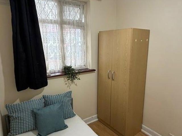 Neasden Lane, London NW10, Room to rent, £672 pcm | PrimeLocation