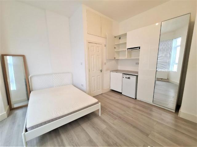 Neasden Lane, Neasden, NW10 Studio to rent £1,000 pcm £231 pw