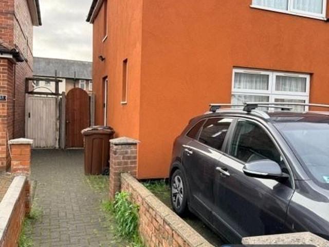 Neasham Road, Dagenham, RM8 2 bed end of terrace house to rent £1,840 pcm £425 pw