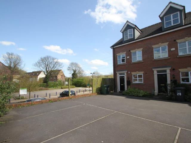 Ned Ludd Close, Anstey 3 bed townhouse to rent £1,275 pcm £294 pw