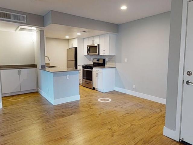 Need new roommate at upscale Calabasas apartment!