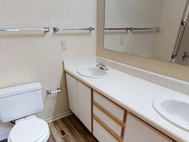 NEED A ROOMMATE