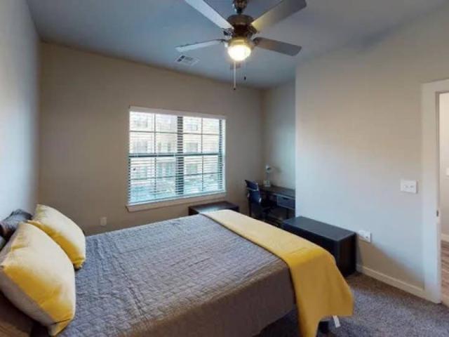 Need 1 2 Female roomates!