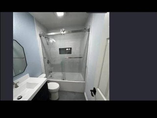 Needing two roommates !