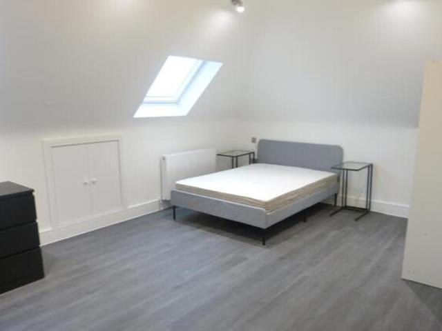 Neeld Crescent, London, 1 Bedroom Flat