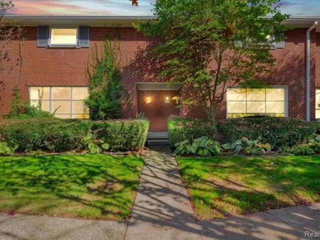 Neff Rd, Grosse Pointe, Condo For Sale