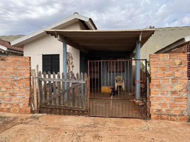 Negócio especial — Casa no Conjunto Habitacional Milton Gavett, Londrina PR, Nº 13983, 2 quartos