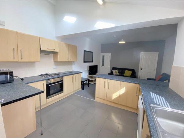 Neill Road, Sheffield S11 5 bed terraced house to rent £1,820 pcm £420 pw