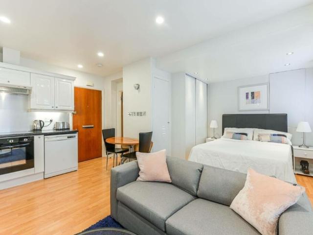 Nell Gwynn House, Sloane Avenue. 1 bed flat to rent £3,000 pcm £692 pw