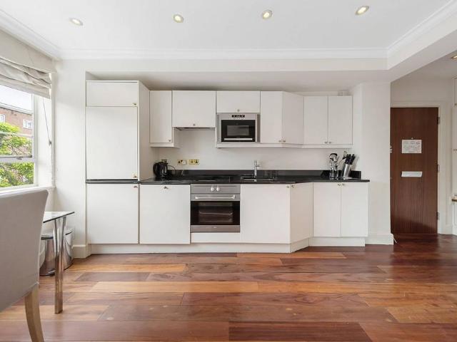Nell Gwynn House, Sloane Square. 1 bed flat to rent £4,984 pcm £1,150 pw
