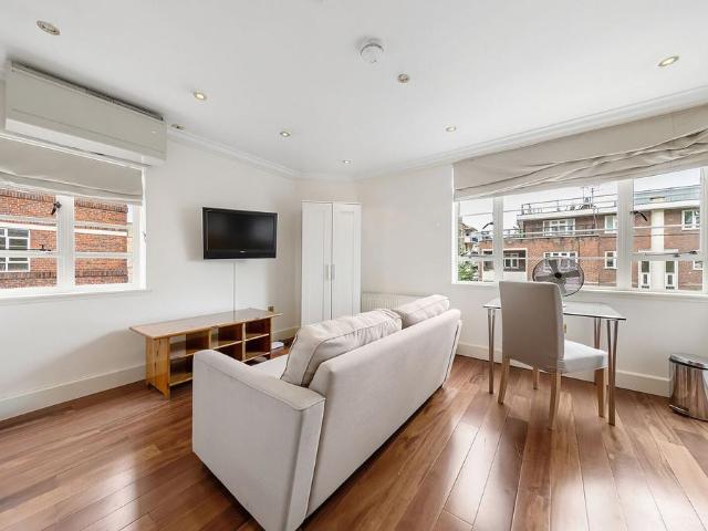 Nell Gwynn House, Sloane Square. 1 bed flat to rent £4,334 pcm £1,000 pw
