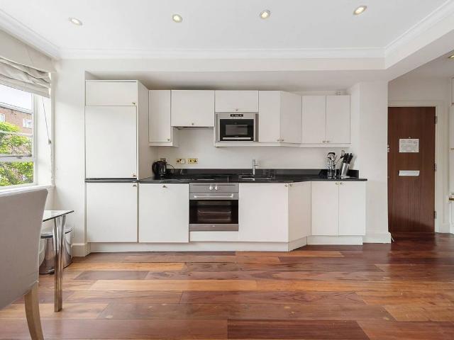 Nell Gwynn House, Sloane Square, London SW3, 1 bed flat to rent, £4,984 pcm | PrimeLocation