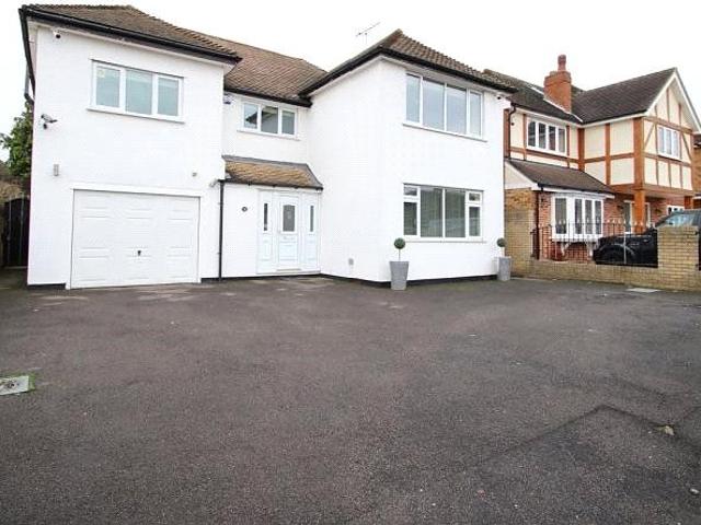 Nelmes Crescent, Hornchurch, Essex RM11, 4 bed detached house to rent, £4,000 pcm | PrimeLocation