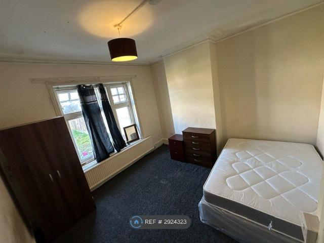 Nelms, Hornchurch RM11, Room to rent, £800 pcm | PrimeLocation