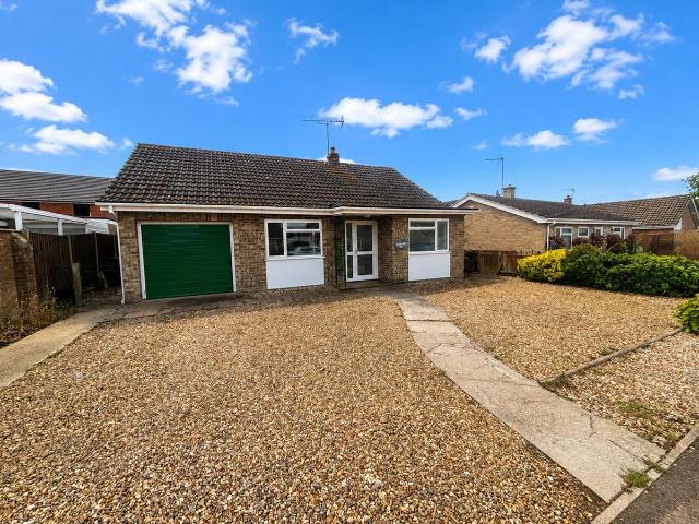 Nelson Court, Watton, Thetford IP25, 2 bed bungalow to rent, £950 pcm | PrimeLocation