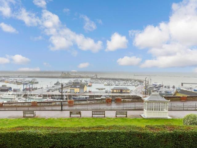 Nelson Crescent, Ramsgate CT11 2 bed apartment to rent £1,950 pcm £450 pw