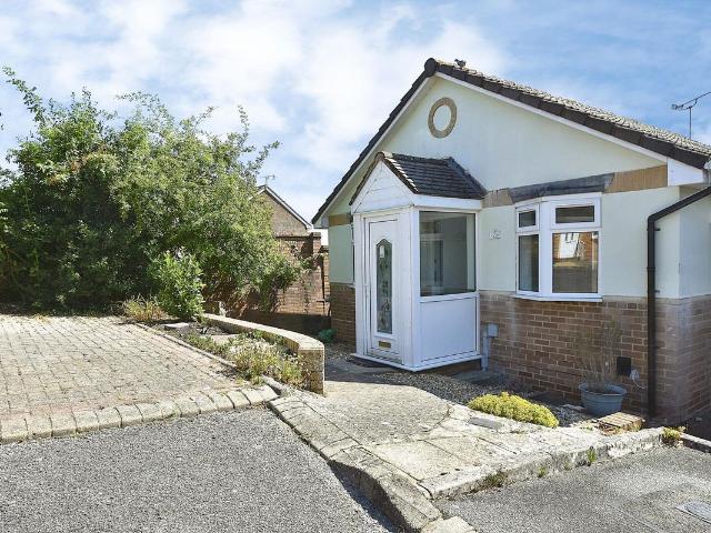 Nelson Drive, Cowes PO31, 2 bed semi detached bungalow to rent, £1,100 pcm | PrimeLocation