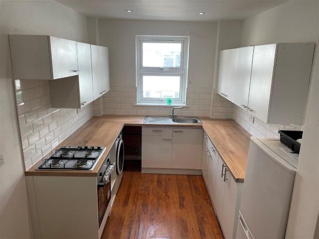 Nelson Drive, Leigh On Sea SS9, 2 bed flat to rent, £1,400 pcm | PrimeLocation