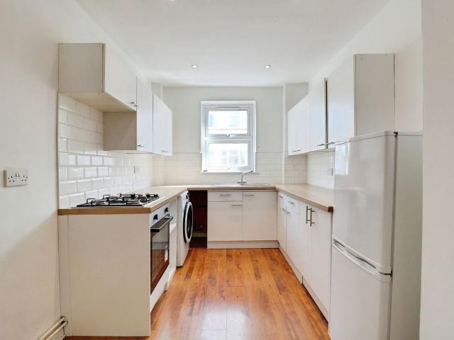 Nelson Drive, Leigh On Sea SS9, 2 bed flat to rent, £1,395 pcm | PrimeLocation