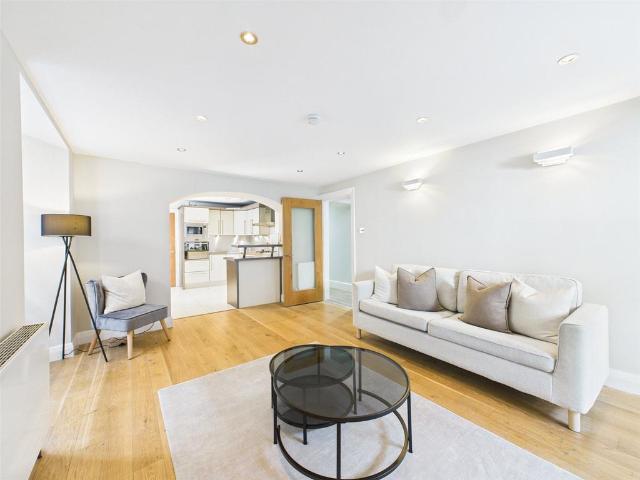 Nelson Street, Edinburgh, Midlothian. 2 bed apartment to rent £1,950 pcm £450 pw