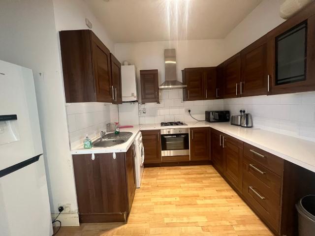 Nelson Street, Whitechapel, London E1, 3 bed flat to rent, £2,900 pcm | PrimeLocation