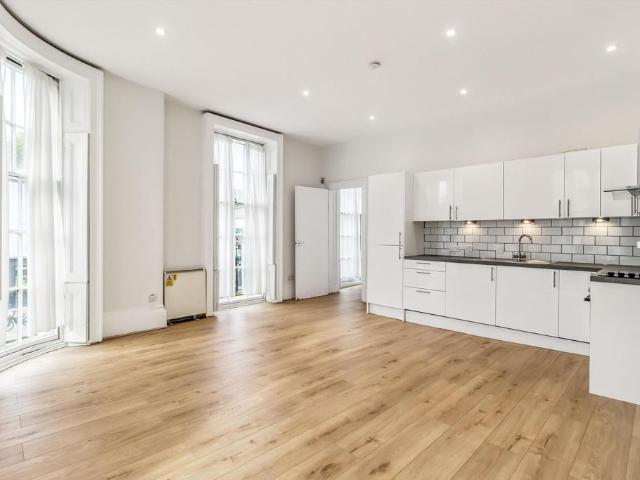 Nelson Road, Greenwich, London, SE10 1 bed flat to rent £1,700 pcm £392 pw