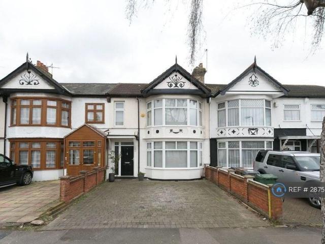 Nelson Road, London, E4 3 bed terraced house to rent £2,800 pcm £646 pw