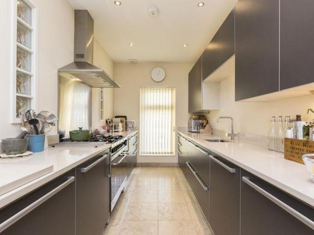 Nelson Road, Southsea 4 bed townhouse to rent £2,300 pcm £531 pw