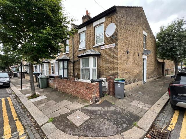 Nelson Rd, Tottenham, N15 3 bed house to rent £2,800 pcm £646 pw