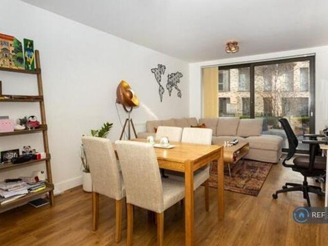 Nelson Walk, London, 3 Bedroom Maisonette