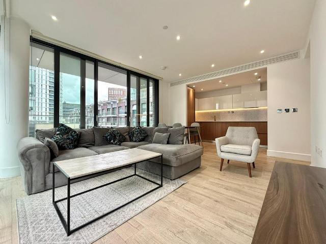 Neroli House, 14 Piazza Walk, Aldgate. 3 bed flat to rent £5,250 pcm £1,212 pw