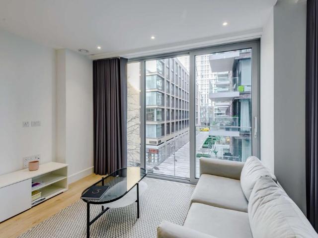Neroli House, 14 Piazza Walk. Studio to rent £2,600 pcm £600 pw