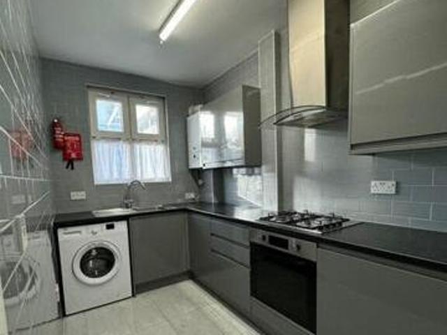 Nestor House, London, 3 Bedroom Flat